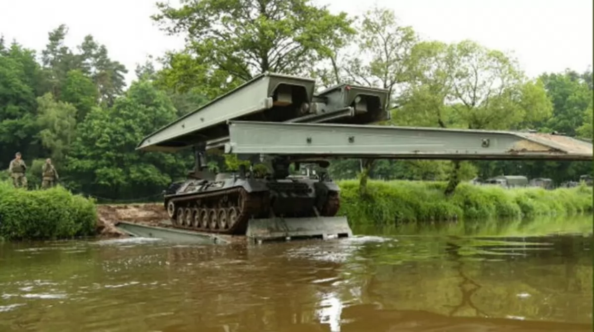 Germany Will Transfer To Ukraine 16 Biber Bridge-Layer Tanks ...