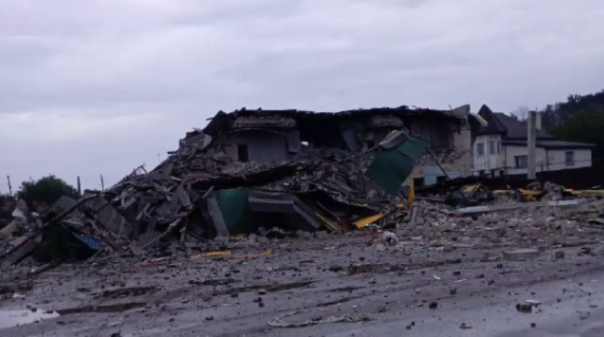 Ukrainian Military Hit Bus Station In Svatove, Where Occupiers Lived ...