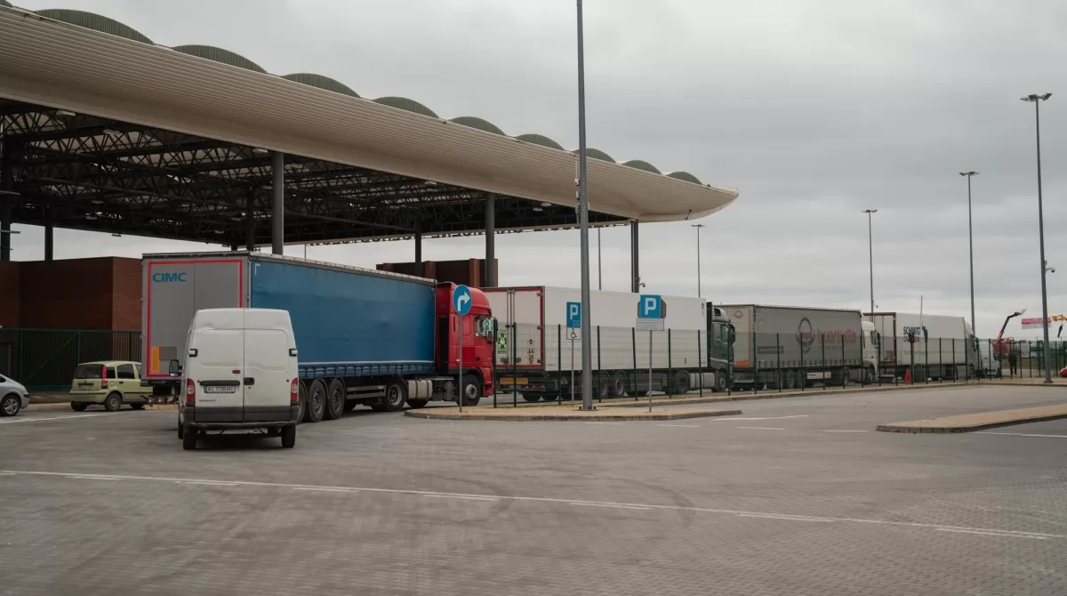 More than 2,000 trucks on border with Poland. State Border Guard ...