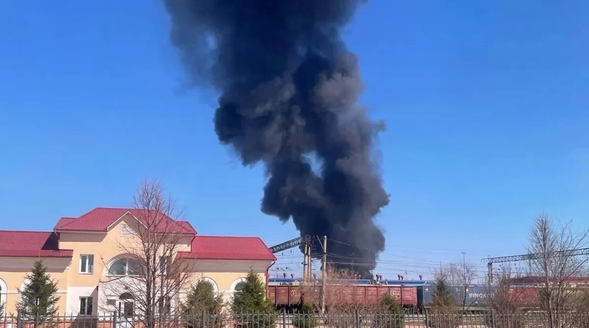 Oil product tanks catch fire in Omsk | Ukrainian news