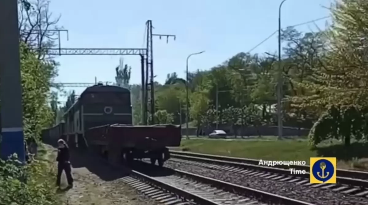 Russians launch first train from Volnovakha to Mariupol port ...