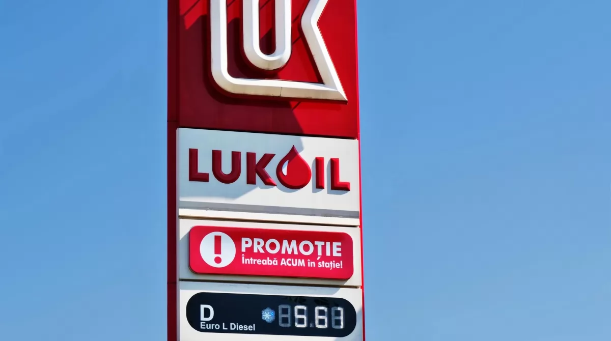 Oil refinery strikes spark fuel crisis in russia, private gas stations ...