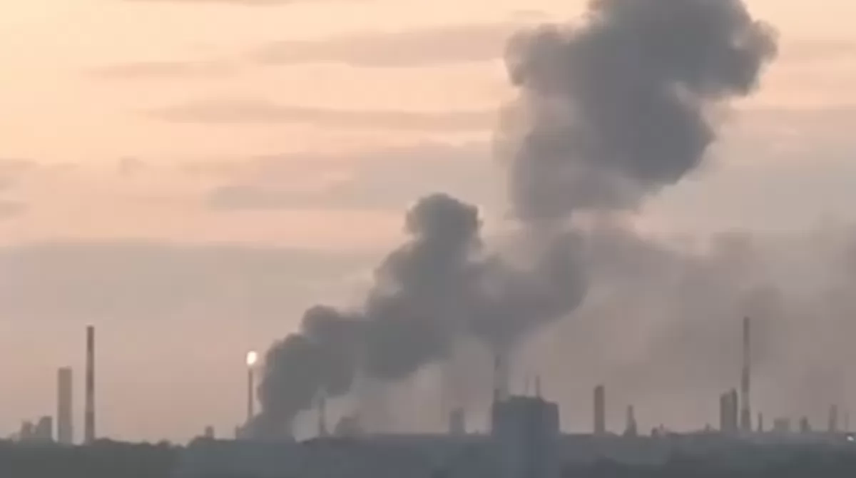 Large-scale fire occurs at oil refinery in Omsk in russia | Ukrainian news