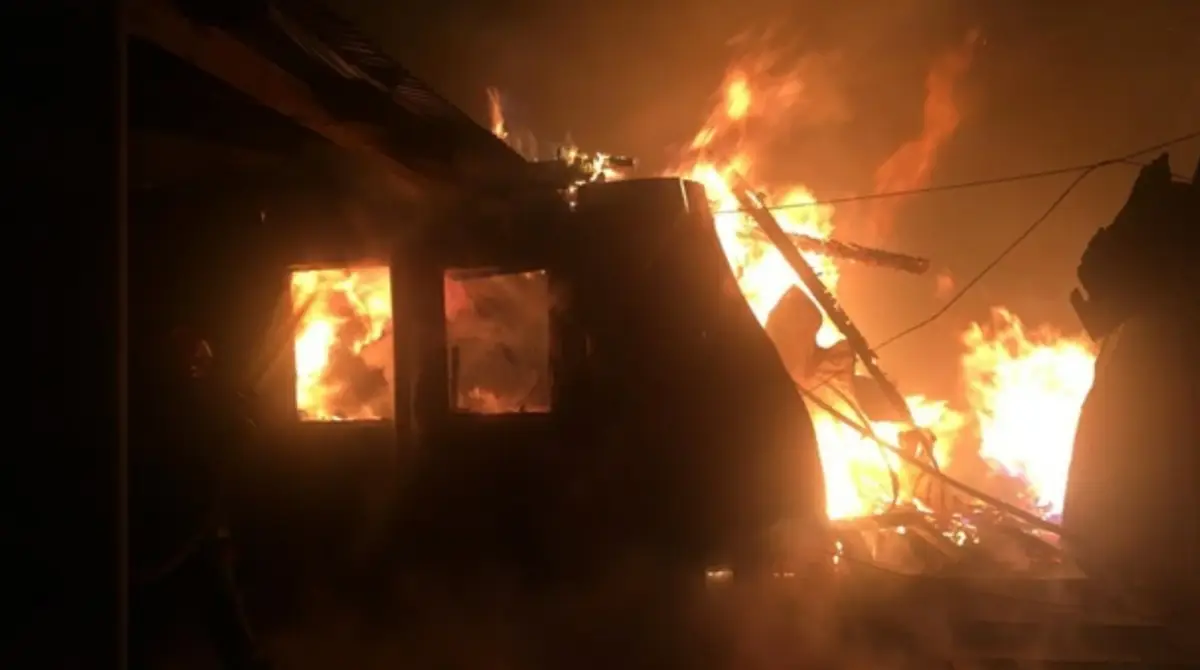 Russia attacks Kyiv with Shaheds. Debris fall in two districts, fire ...