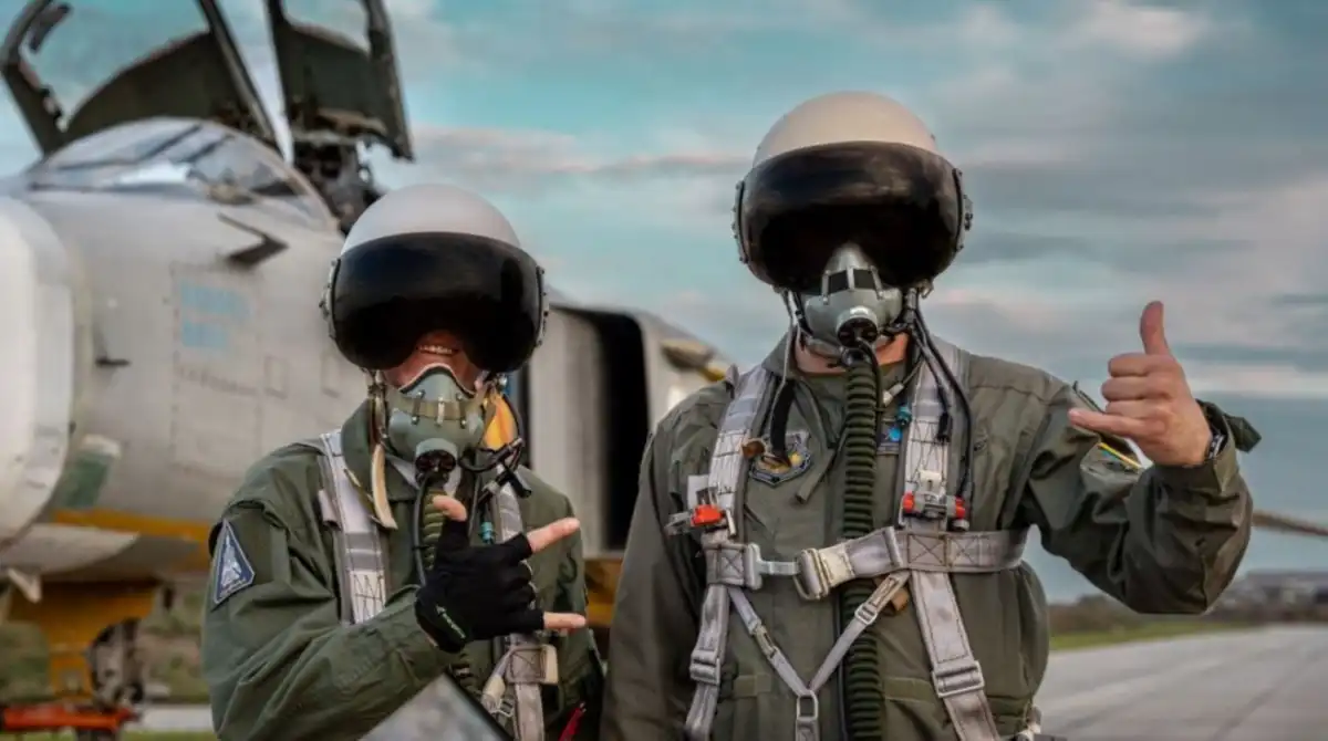 Ukrainian military pilots bomb camouflaged command post in russia – AFU ...
