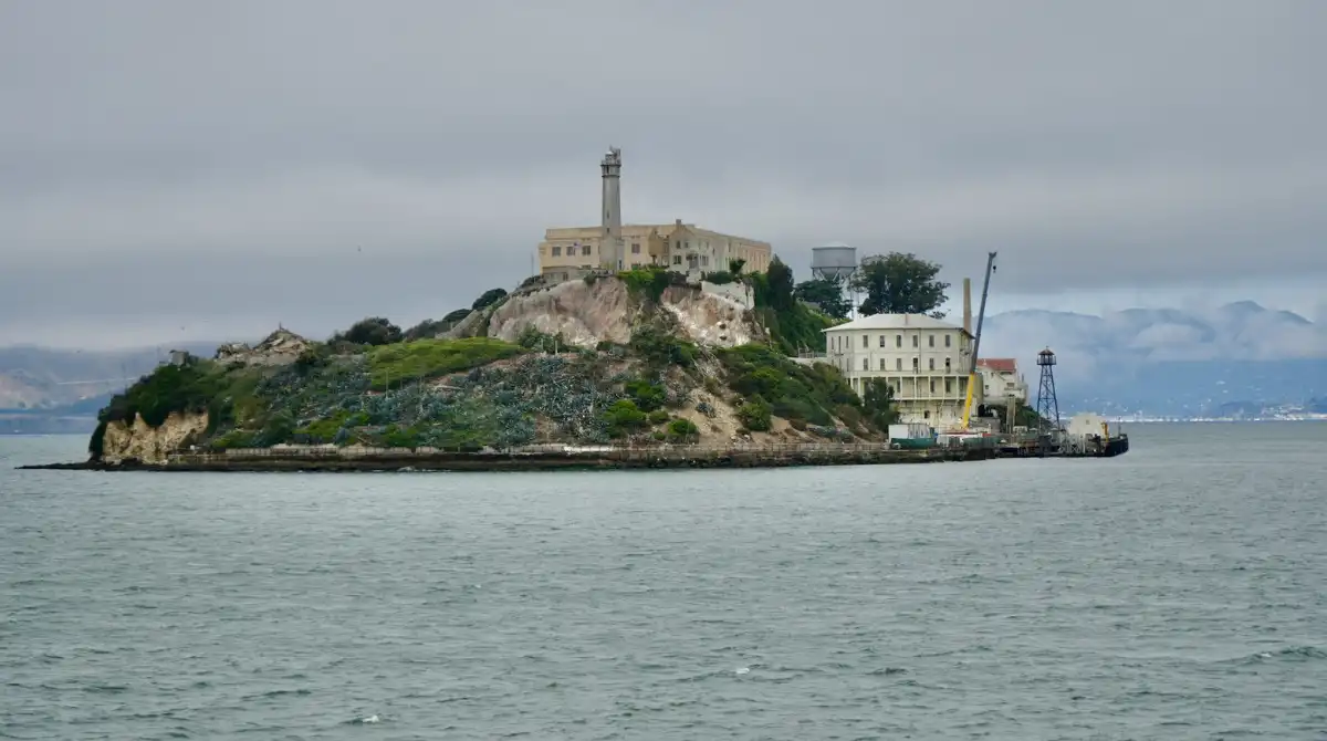Trump orders reopening of Alcatraz prison | Ukrainian news