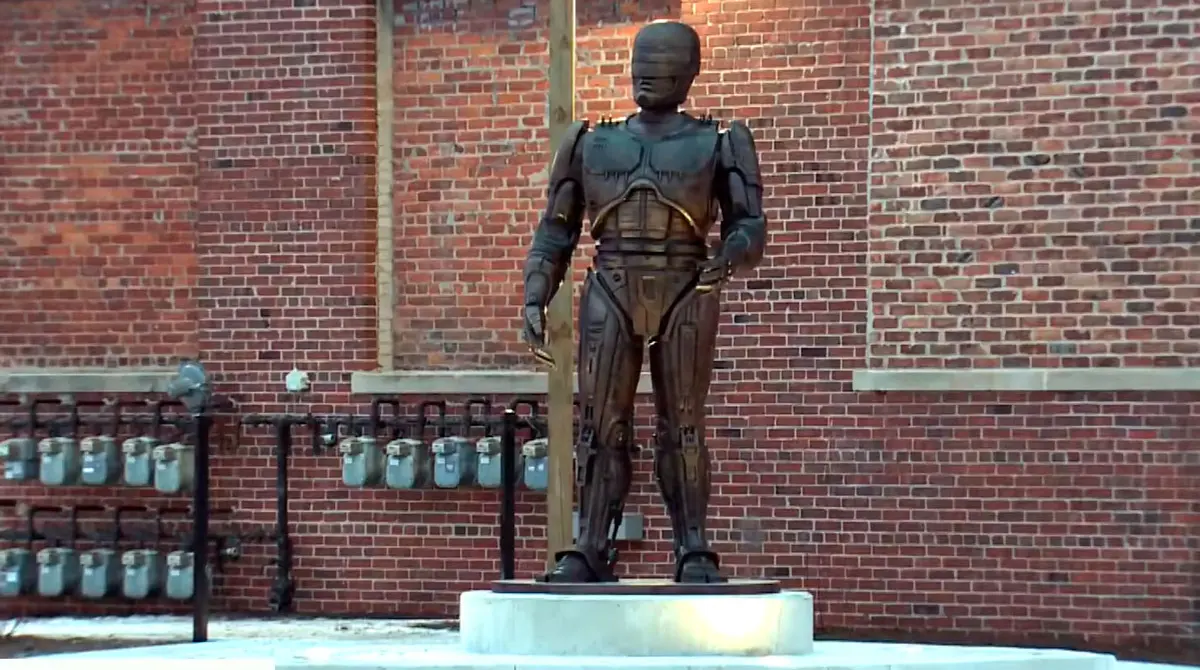 Detroit installs 3.5-ton RoboCop statue: fans call it symbol of hope ...