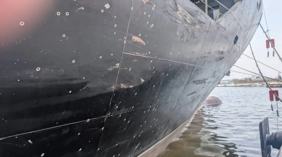 Russia attacks civilian ship under Panamanian flag in Black Sea ...