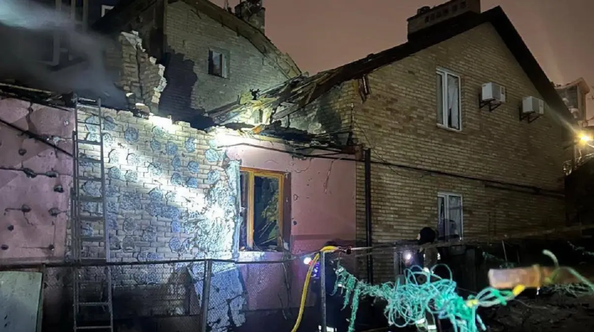 Night attack on Kyiv: debris fall in 3 districts, fires break out ...