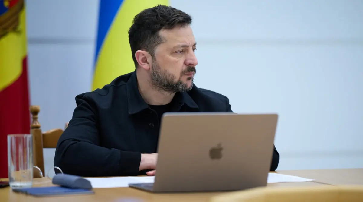 Number of Ukrainians who support Zelenskyy's interference in activities ...